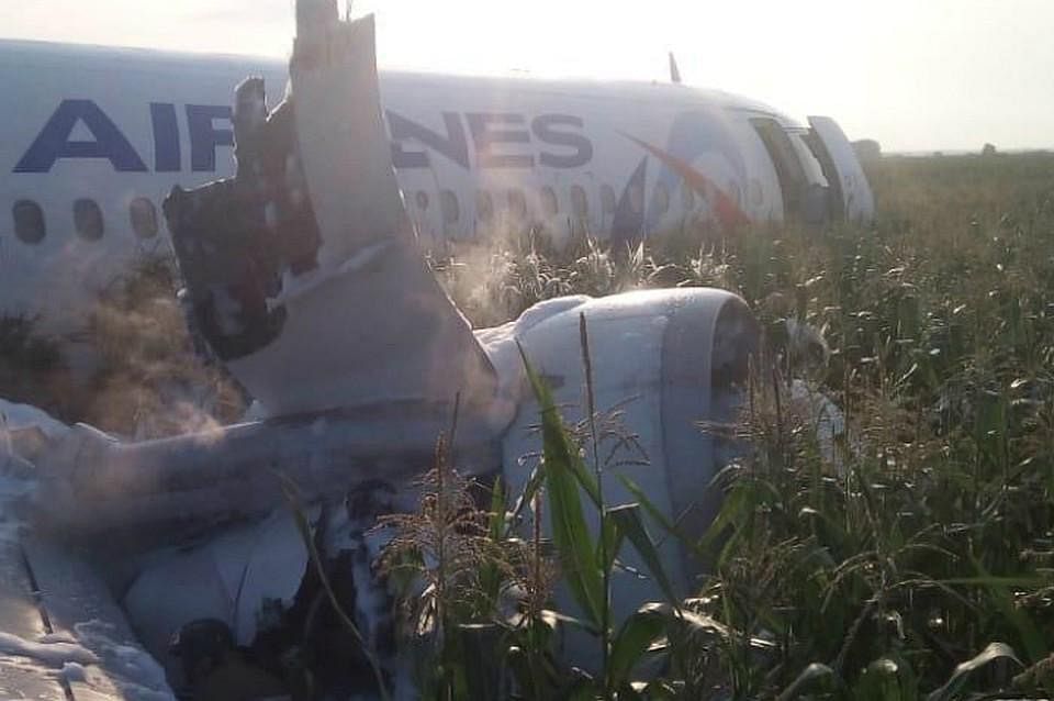 PHOTOS: Russian pilot does a ‘Sully’, crash-lands plane in field | EastMojo